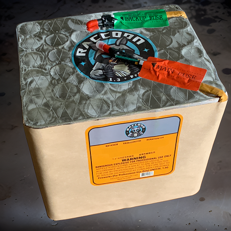 RA143022 - Cake, 42s Neon glittering tail to white strobe & red falling ...